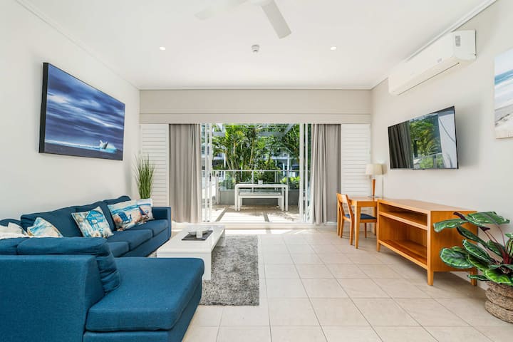 Poolside King Suite - Beachfront Resort - Hervey Bay