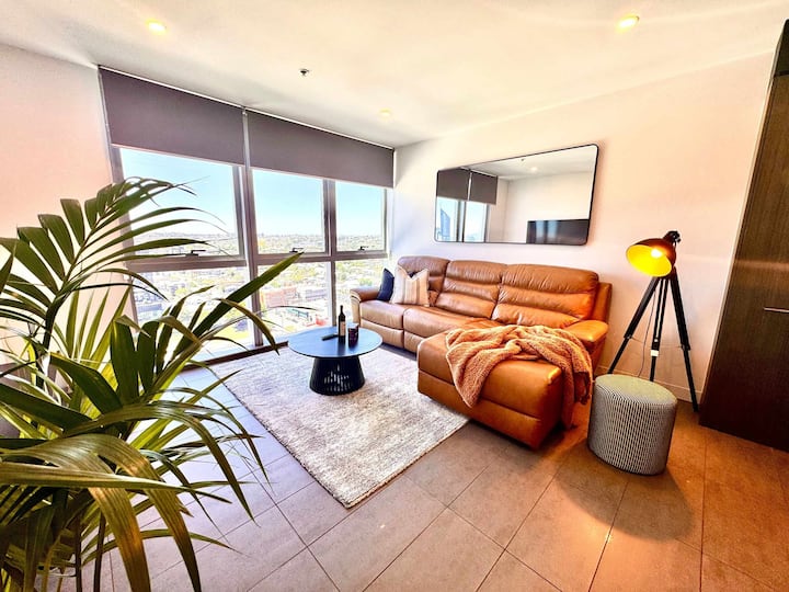 Brisbane City & Gabba Views, Pool & Parking - Balmoral
