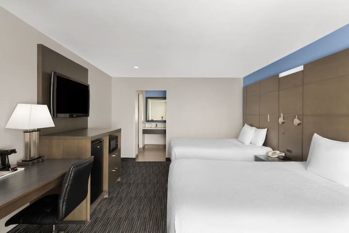 2 Queen Beds | Travelodge Anaheim | Free Breakfast - Anaheim, CA
