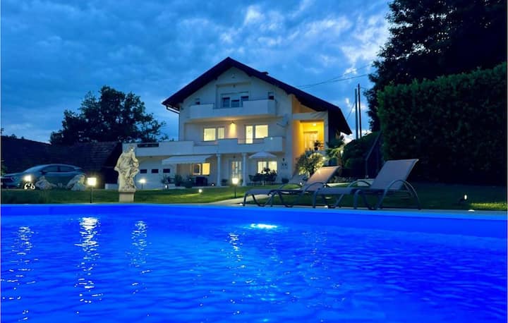 Amazing Apartment In Pologi - Jesenice