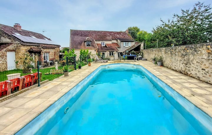 Nice Home In Boissy Le Châtel With Swimming Pool - Coulommiers