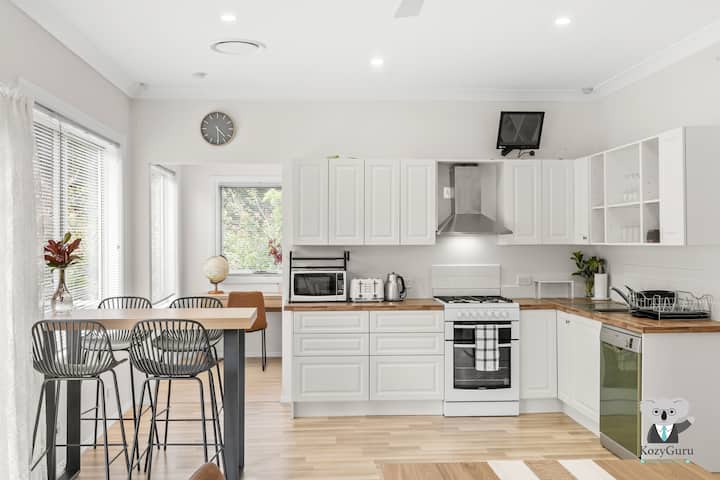 Kozyguru | Erina | Sunny Coastal Escape + Parking - Avoca Beach