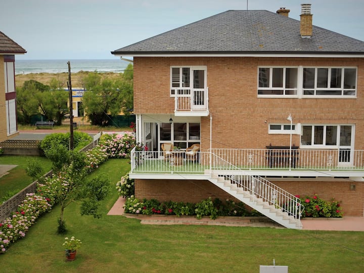 Amplia Y Cómoda Casa En La Playa De Berria - Noja