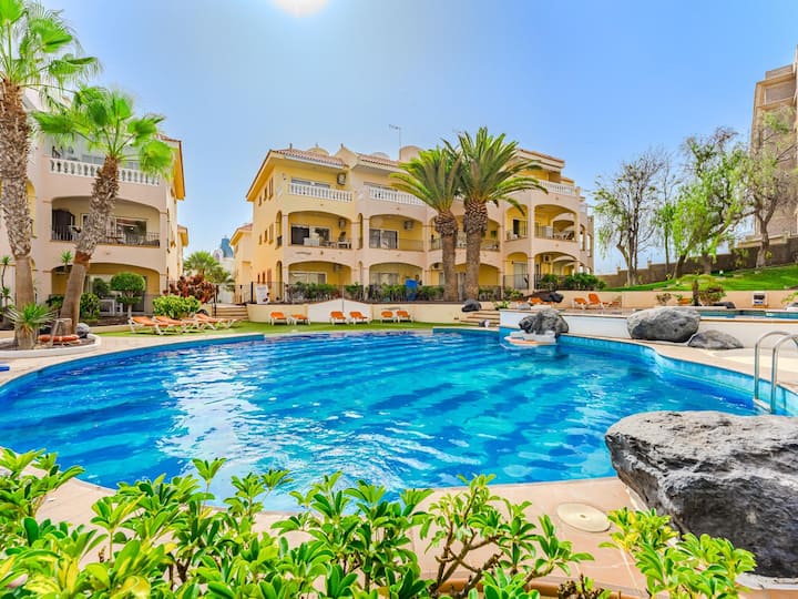 Pool View Golf Park - Tenerife South Airport (TFS)