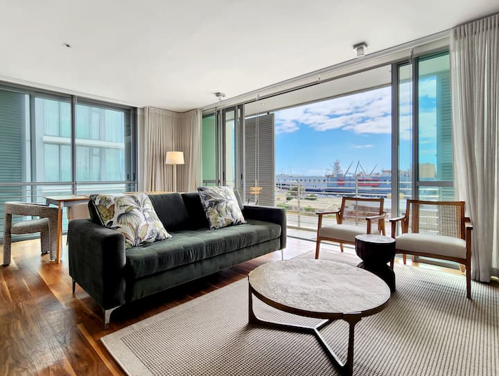 Newly Renovated Top Floor Apartment With Pool - Cape Town