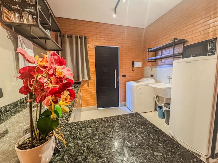 Maravilhoso Flat Com + Ar Condicionado E Vaga - Cambará