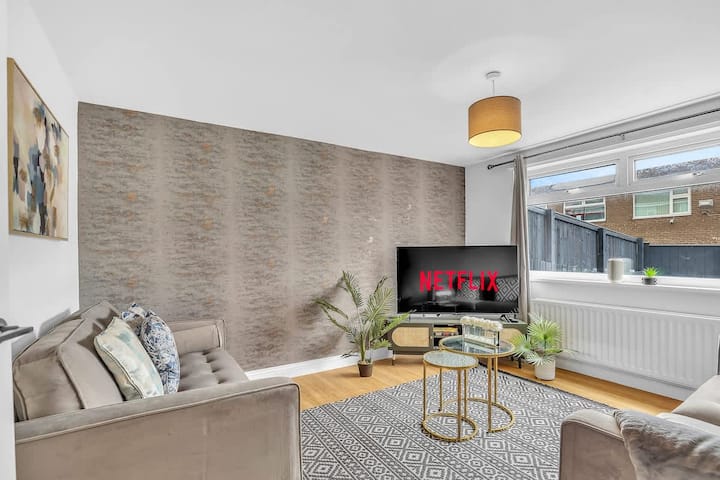 Book Now Cheap | Newcastle | Contractors | 3 Bed - Newcastle upon Tyne