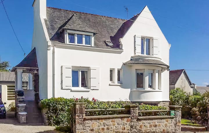 5 Bedroom Lovely Home In Saint-martin-des-champ - Morlaix