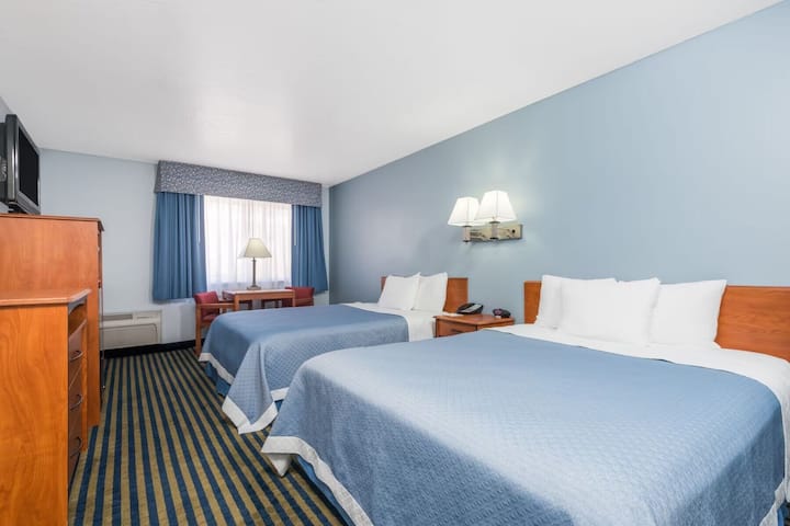 Days Inn Las Vegas| 2 Queen Beds| Budget-friendly - Las Vegas, NM
