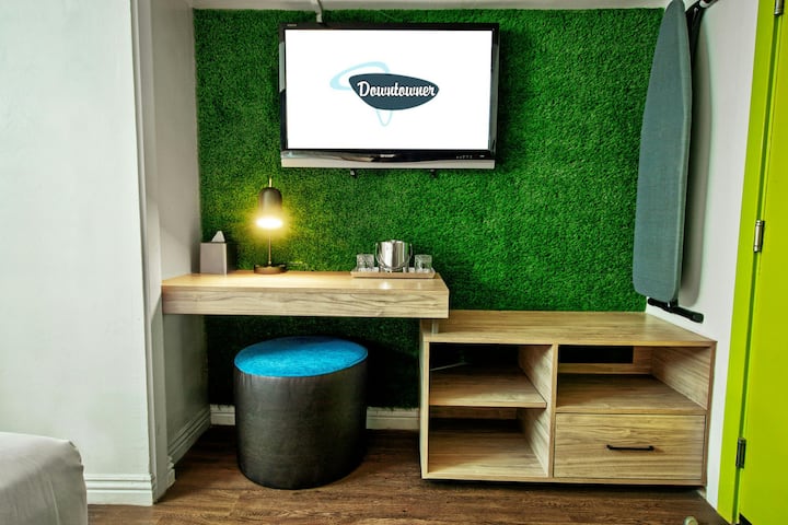 Queen Room In Newly Remodeled Mid-century Gem - Las Vegas, NV