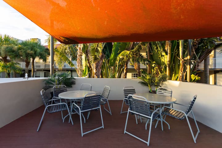 Laquinta Cocoa Beach | Queen Room | Pool & Parking - Cocoa Beach, FL