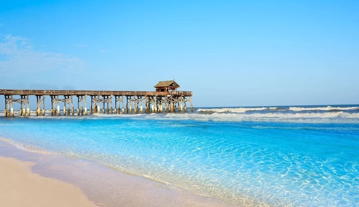 Laquinta Cocoa Beach | Queen Room | Pool & Parking - Cocoa Beach, FL