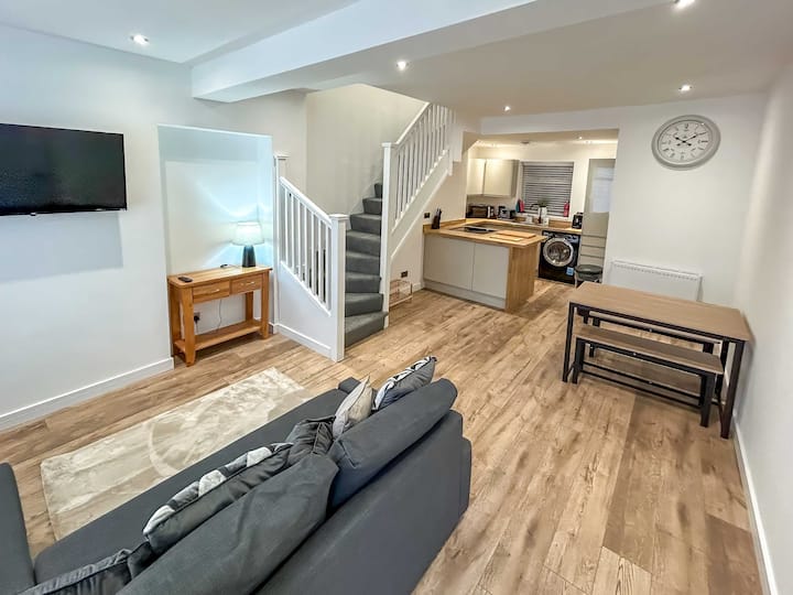 Ty Pentref By Stae-homes - Pontypridd