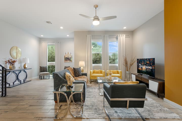 Renovated 3-story Home W/ Pool, Garage & Balconies - Metairie, LA