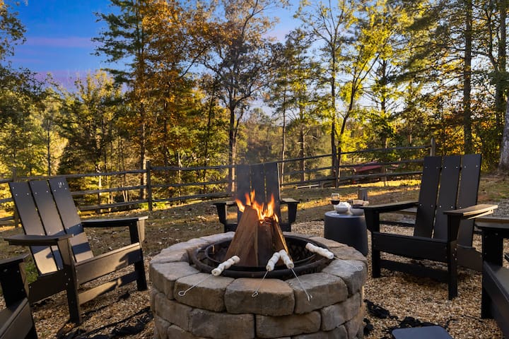 *Fall Listing Special* | Rustic Mountain Farmhouse - Blue Ridge, GA