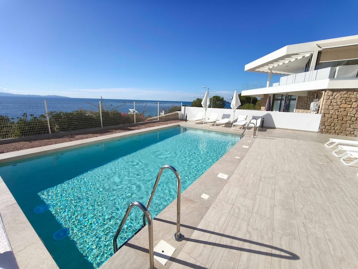 Studio Avec Vue Mer Et Piscine, Idéalement Situé - Ajaccio