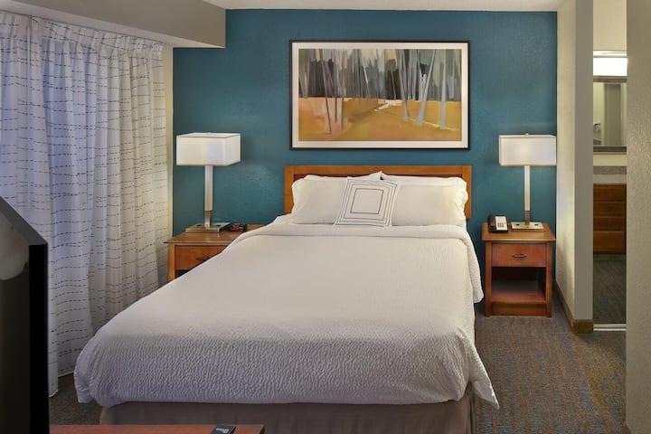 3 Comfy Units, W/ Pool, Free Breakfast & Parking! - Connecticut