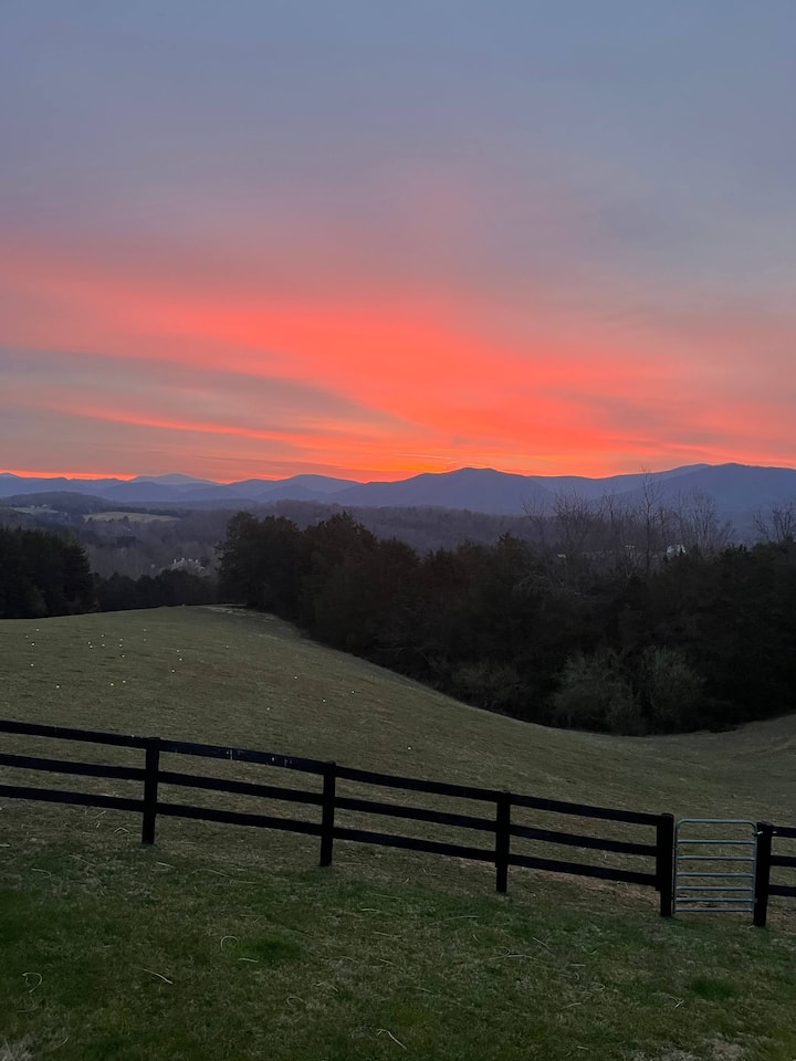 Romantic Virginia Mountain Cabin - Natural Bridge Zoo, Natural Bridge