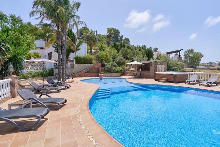 Villa With Infinity Pool & Hot Tub - Frigiliana
