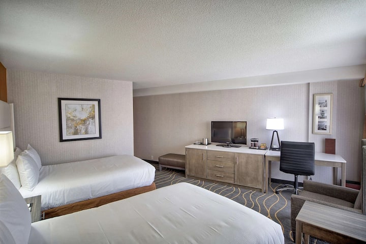 Group Friendly Stay | Indoor Pool & Free Breakfast - Portland, ME