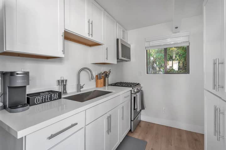Private In-law Suite W/ Kitchenette & Bath - Vallejo, CA