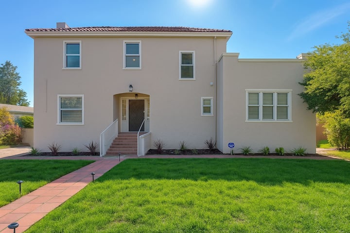 Spacious 4 Bed Home + In-law Unit | Near Sf & Napa - American Canyon, CA