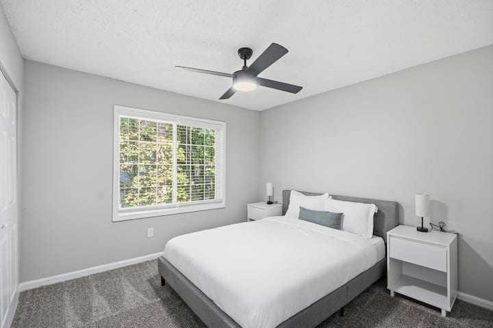 Crest At East Cobb 1828 Peaceful, Roomy 2bd 2bt - Marietta, GA