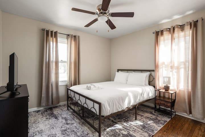 Pet-friendly Broad Ripple Home W/ Fenced Backyard - Indianapolis, IN