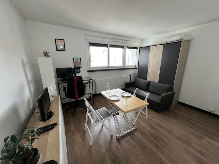 *Bail Mobilité* Studio Lumineux Avec Piscine - Paris