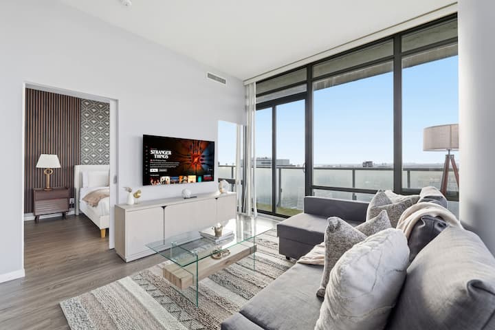 Designer 2br Haven | Luxury Stay In Financial Dist - Toronto