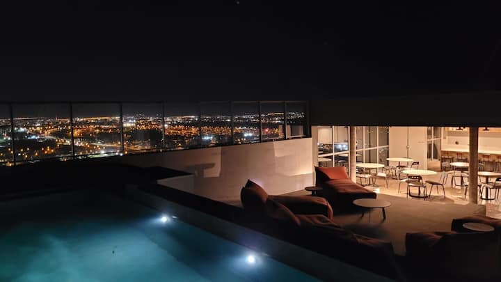 H213 - Lindo Studio Em Prédio Top | By Housi - São José do Rio Preto