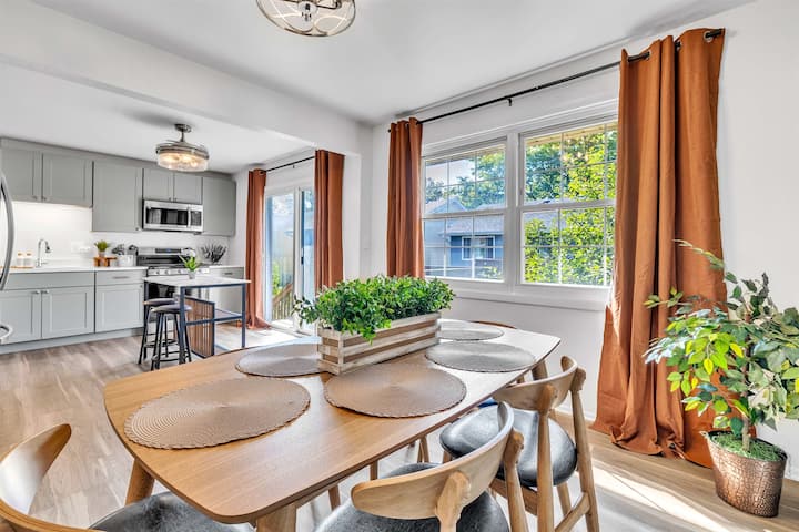 Family Retreat Near Train 2 Chicago + Free Parking - Downers Grove, IL