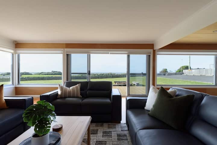 Oceanfront Escape With Fire Pit & Coastal Views - Aberdeen