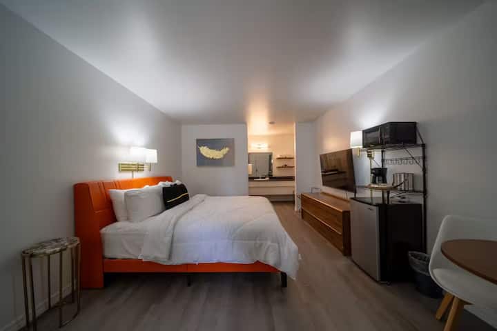 King Suite Room #17 At Glory Dayz! - Eureka Springs