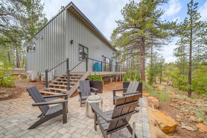 Modern Cabin Living! Mtn-view Gem In Munds Park - Munds Park, AZ