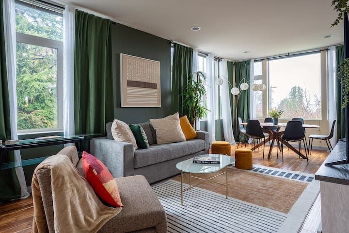 Sophari | Westseattle Junction| Rooftop&turfedyard - Seattle, WA