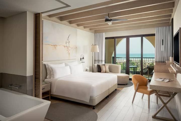 Luxury Room With Balcony In Saadiyat Island - Abu Dhabi