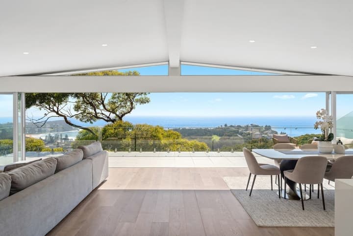 Costal Three-storey Home With Panoramic Sea Views - Sydney