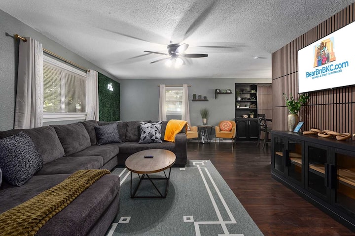 Cozy Home Near Shops|six Kingbeds|hot Tub|arcade - Lee's Summit, MO