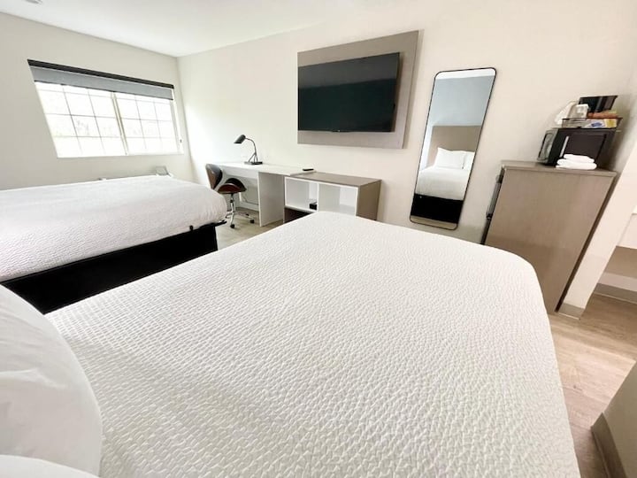 Days Inn Arlington | 2 Doubles | Walk To Six Flags - Arlington, TX