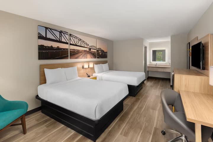 2 Doubles | Days Inn Chattanooga | Free Parking - Chattanooga, TN