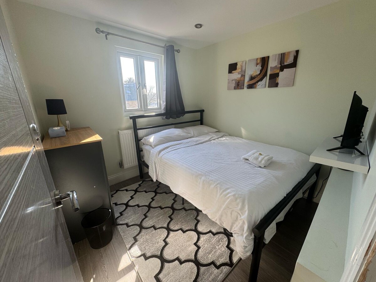 Hotel Like Stay - next to St George’s Hospital - Houses for Rent in ...