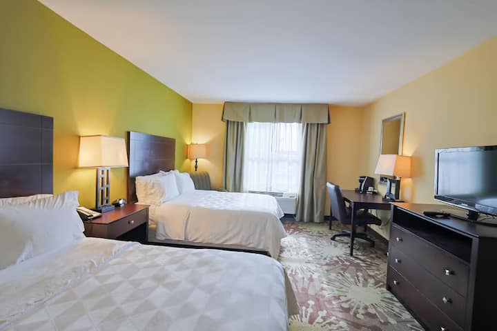 2 Double Beds | Hotel Gurnee | Near Gurnee Mall - Waukegan, IL