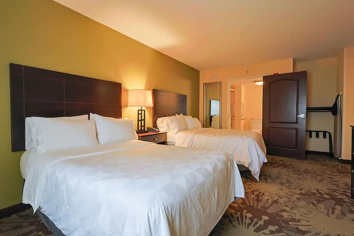 Hotel Gurnee | 2 Doubles | Indoor Pool - Waukegan, IL