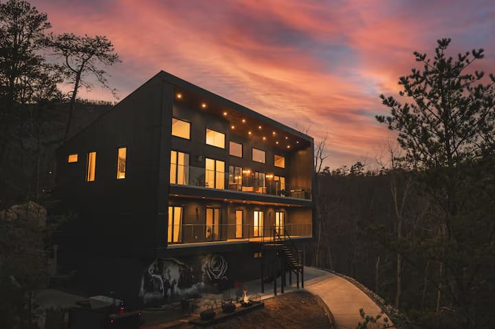 Ultra-modern Luxury Retreat - Rumbling Bald Resort - Lake Lure, NC