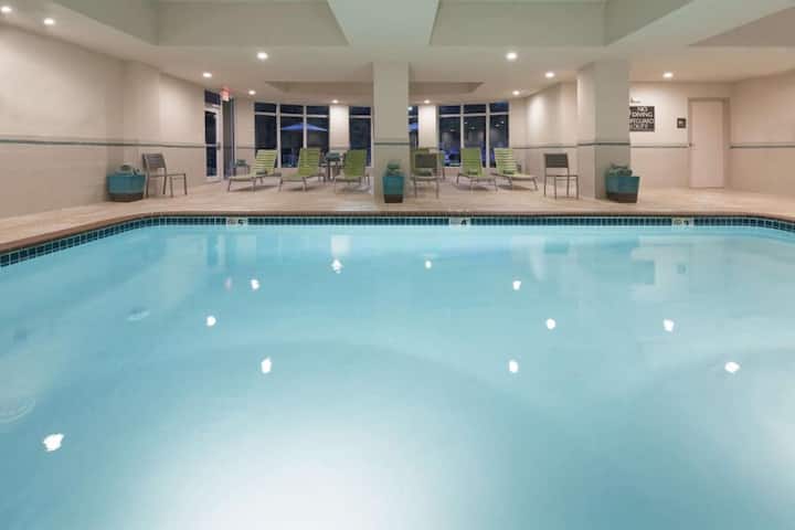 Prime Little Rock Location + Area Shuttle & Pool - Little Rock, AR