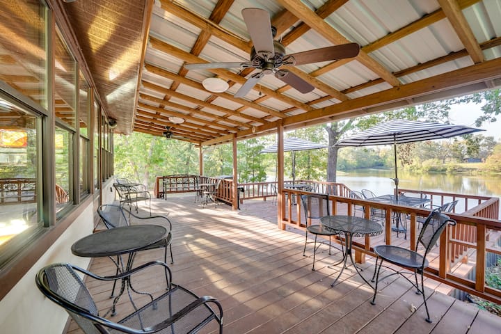 Waterfront Texarkana Cabin: Tranquil Acreage - Texarkana, AR