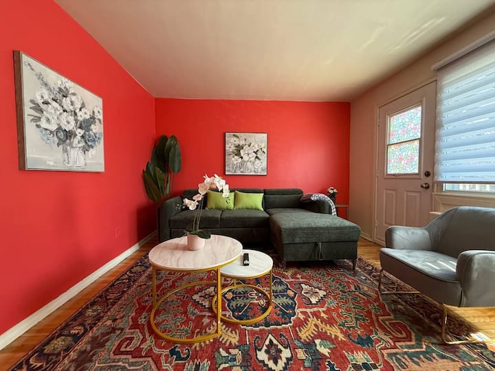 Modern 2br Mtl Apt W/ Workspace & Fast Wi-fi - Montreal