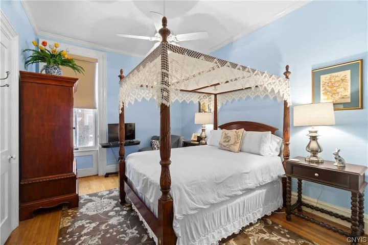 Bluebell Room - The Belvedere Inn - Oswego, NY