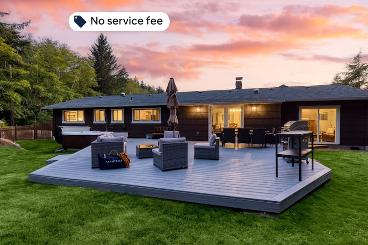 Walk To Cornet Bay | Firepit, Trails, Hot Tub - Oak Harbor, WA